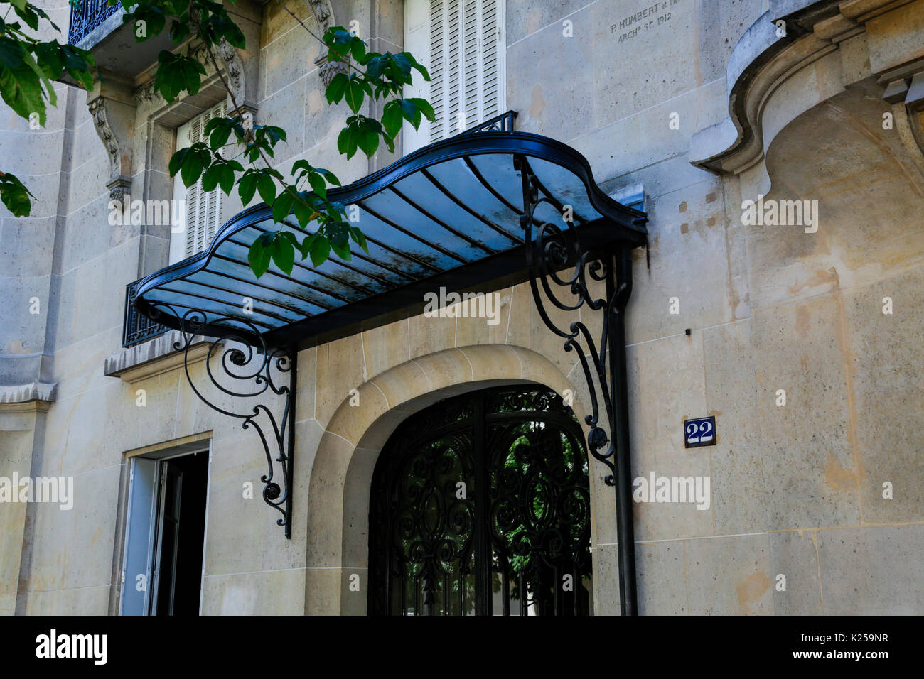 Building facades, paris france: symbol of eclecticism and baroque ...