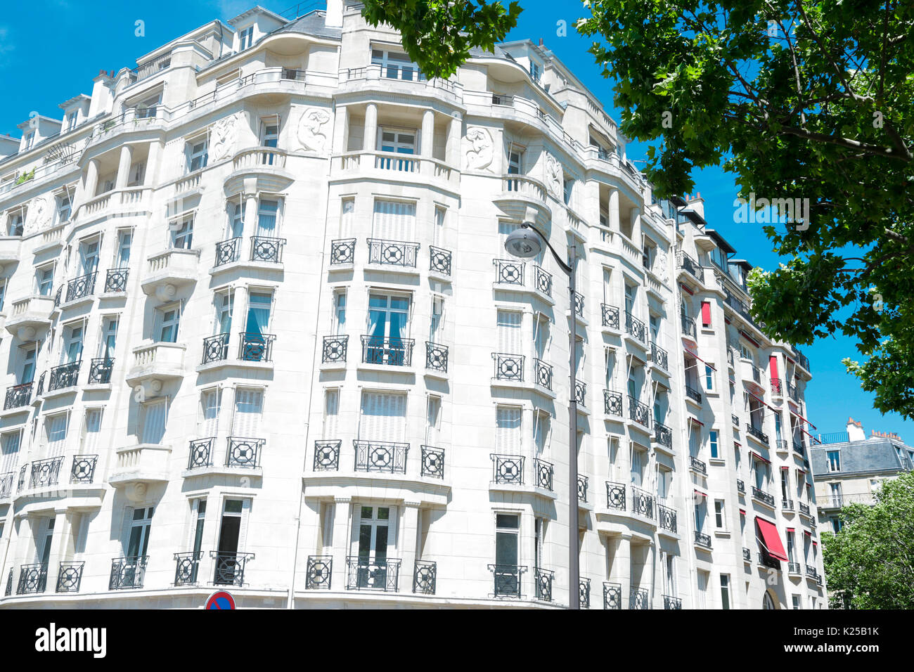 Building facades, paris france: symbol of eclecticism and baroque ...