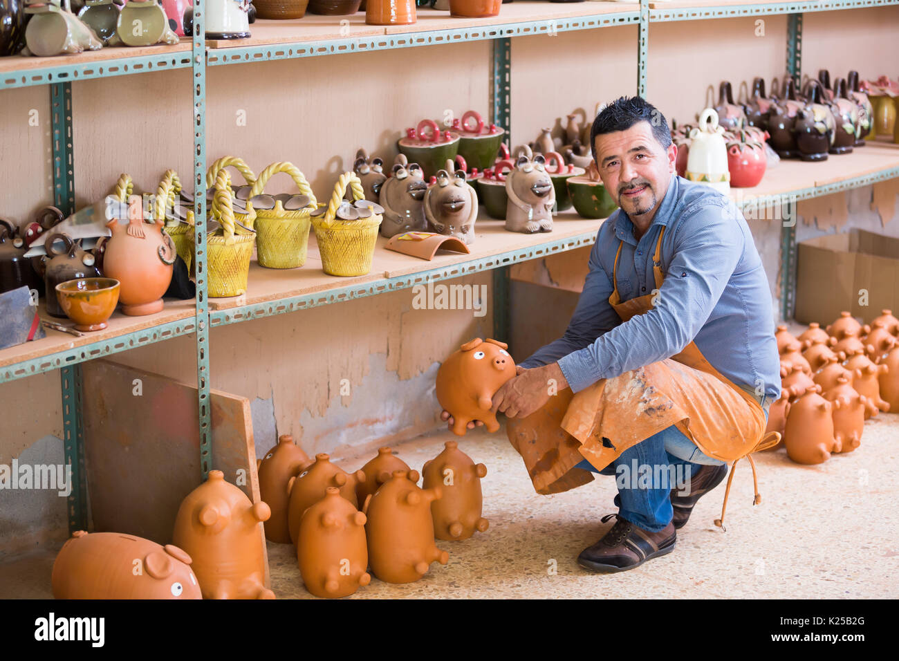 Potter making vessels hi-res stock photography and images - Alamy