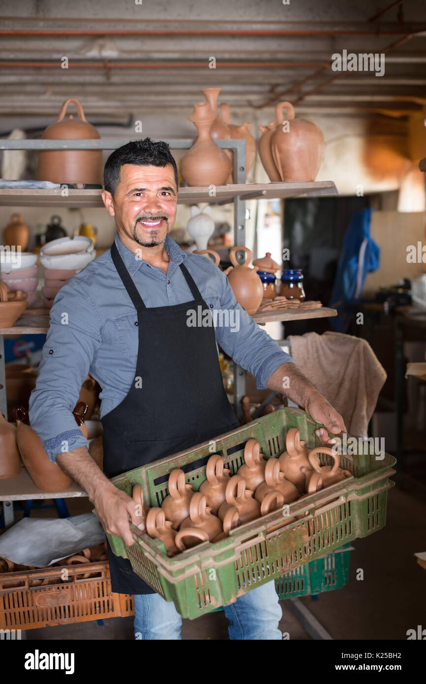 Potter making vessels hi-res stock photography and images - Alamy