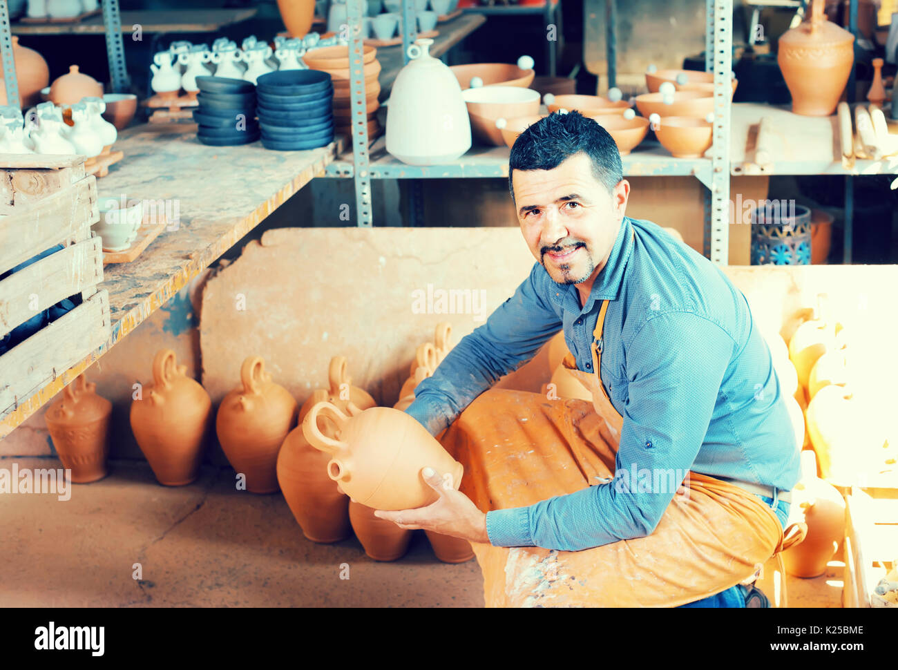 Potter making vessels hi-res stock photography and images - Alamy