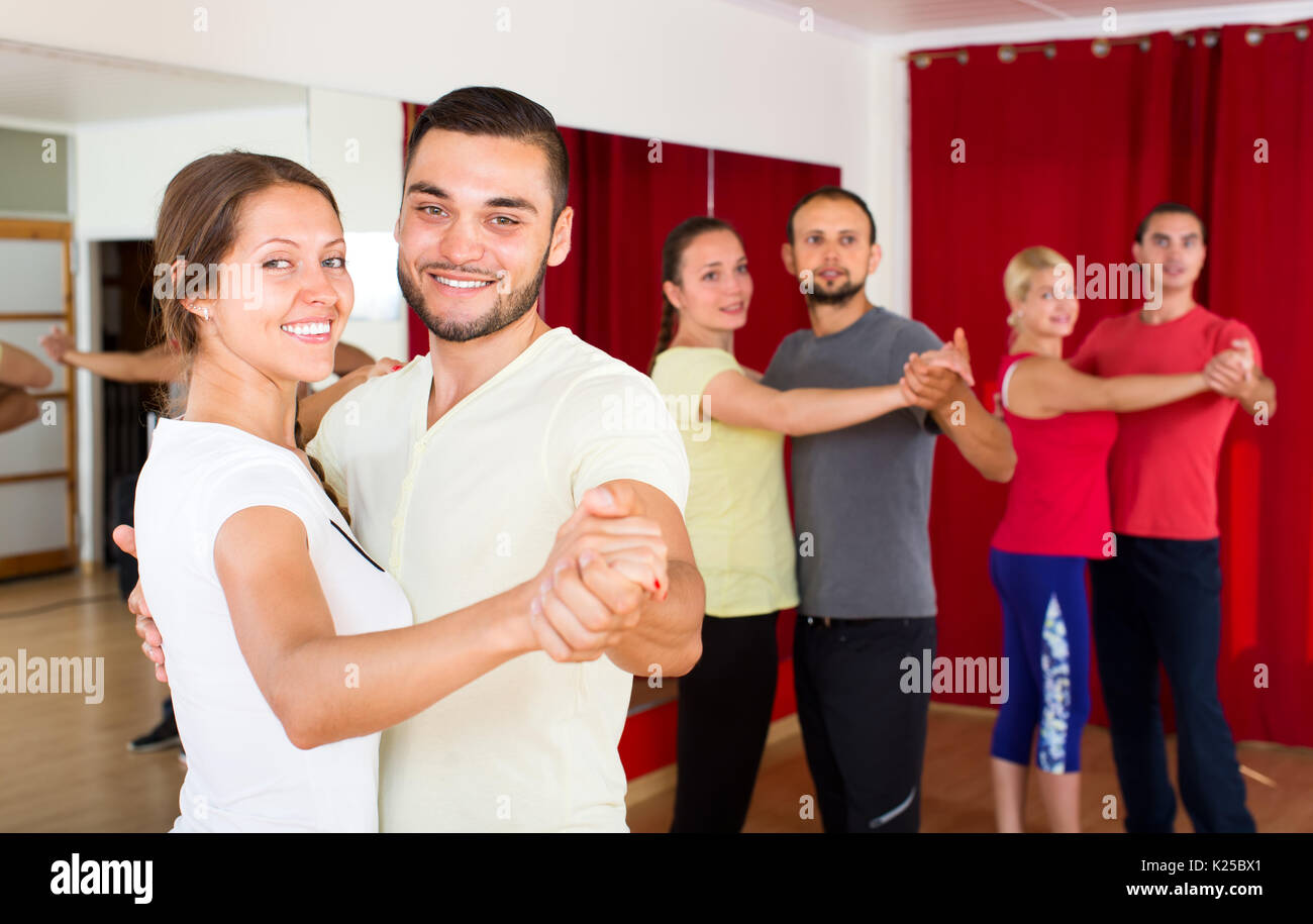 Couple slow dance embrace hi-res stock photography and images - Alamy
