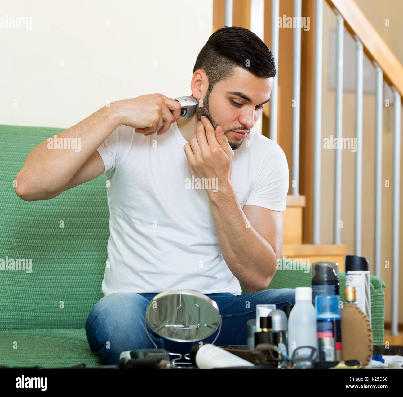 Russian man shaving face with electric razor Stock Photo - Alamy