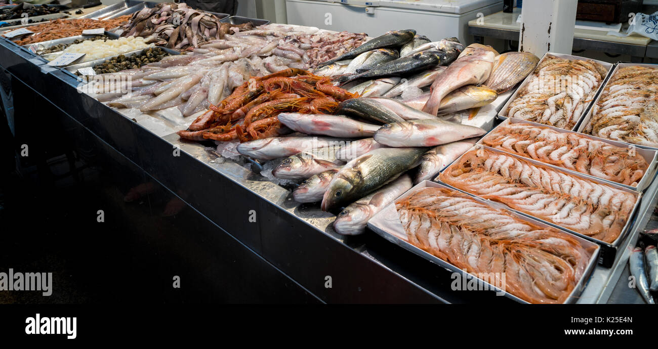 Fish stalls at the central market of Cádiz, Spain Stock Photo - Alamy