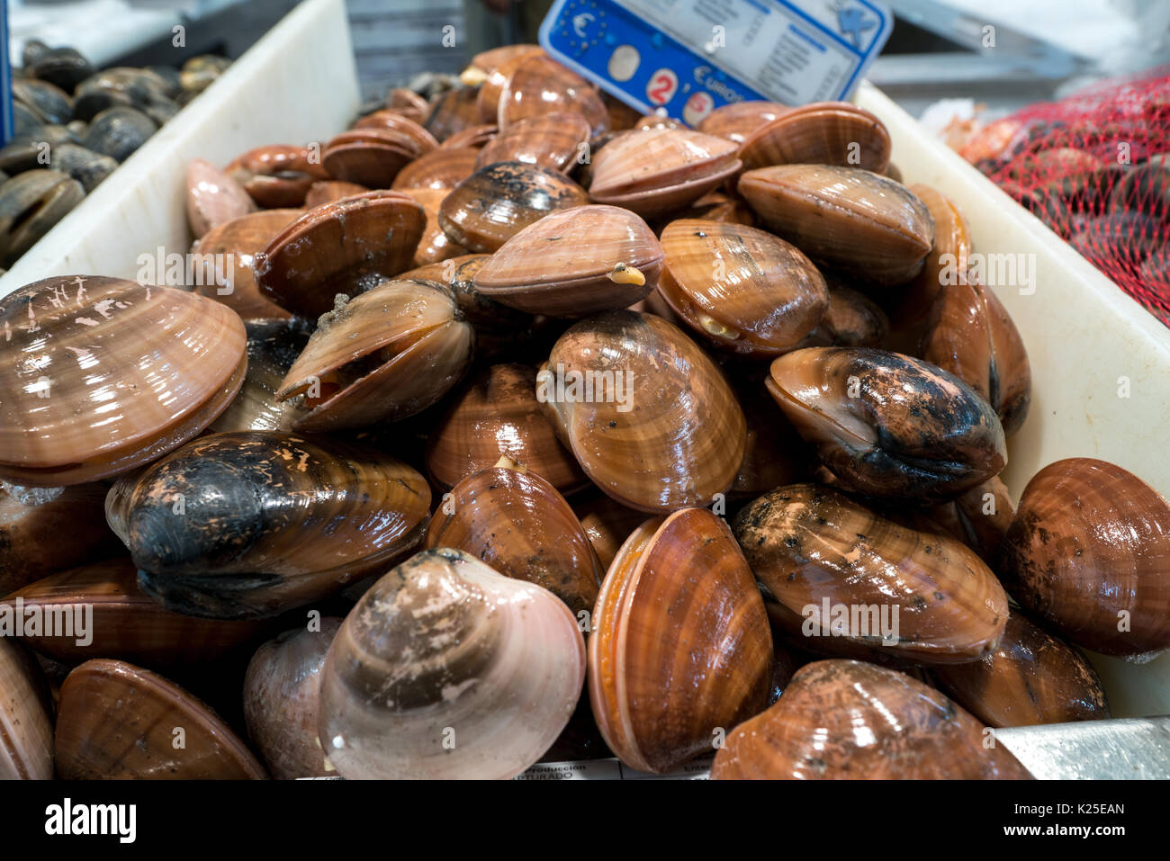 Cadiz fish market hi-res stock photography and images - Alamy