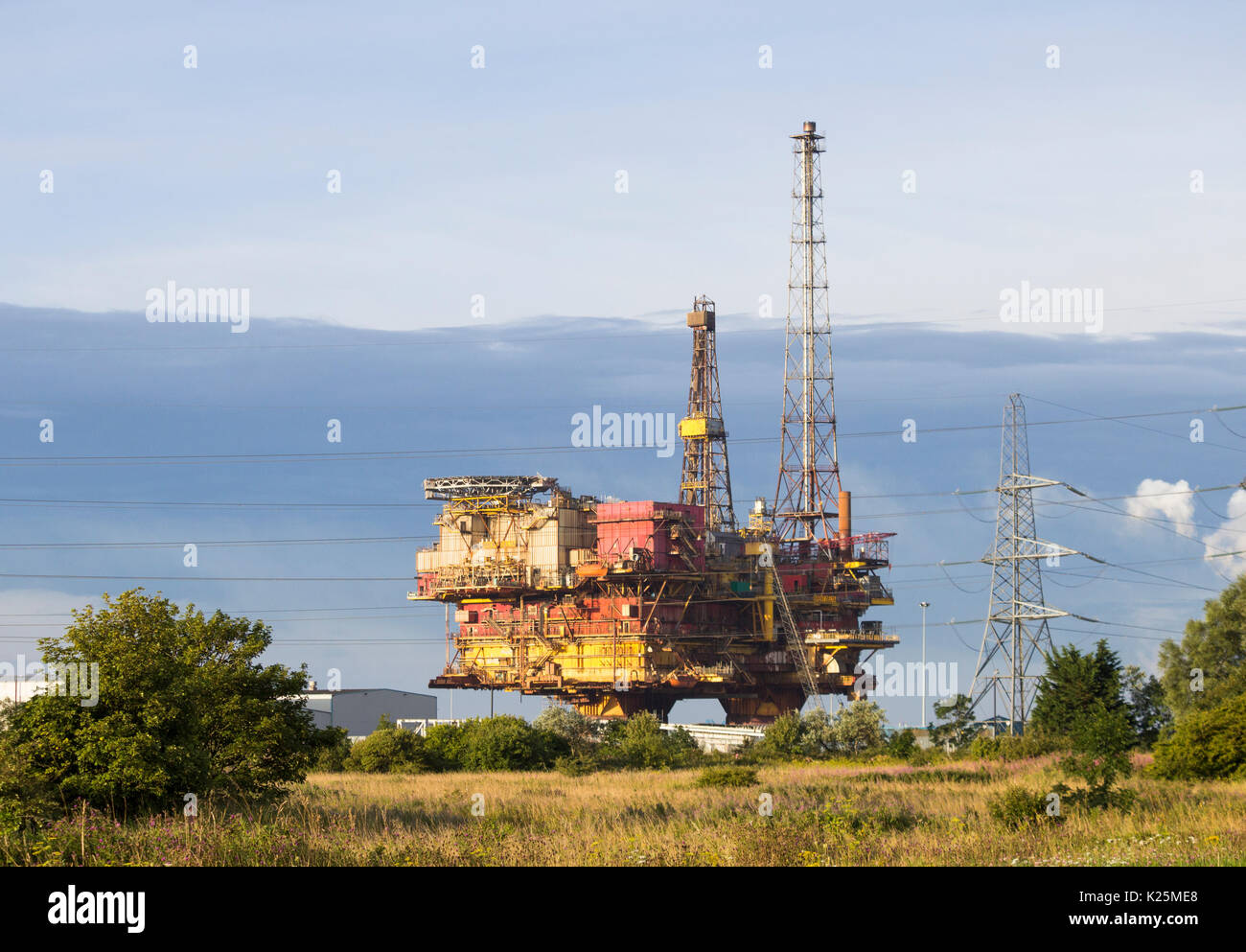 The 130 metre tall, 24,000 tonne Brent Delta Topside oil platform being ...