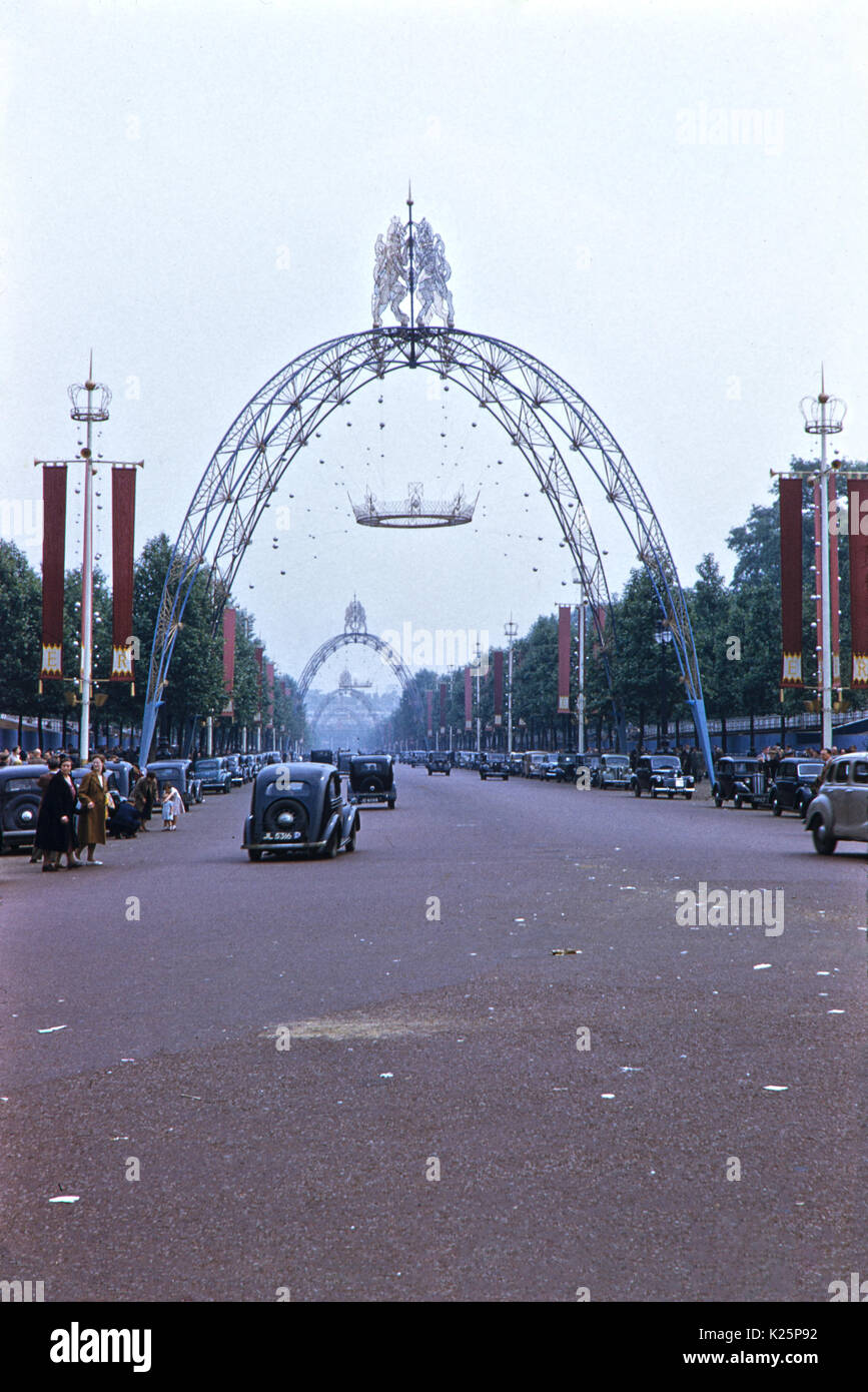 Queen elizabeth ii 1950s regal hi-res stock photography and images - Alamy Queen elizabeth ii 1950s regal hi-res stock photography and images - Alamy