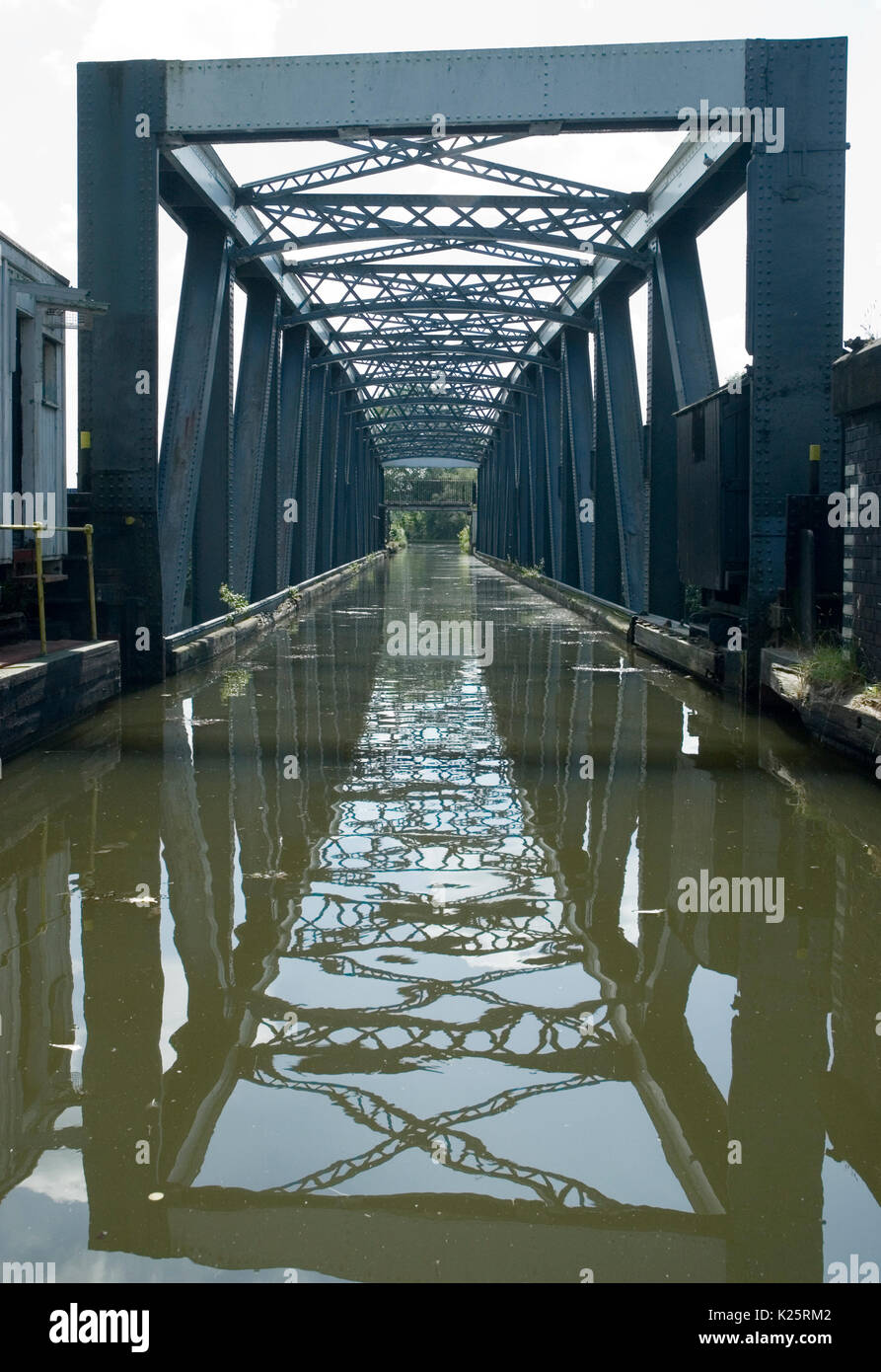 Barton Aqueduct bridge taking the Bridgewater Canal over the Manchester ...