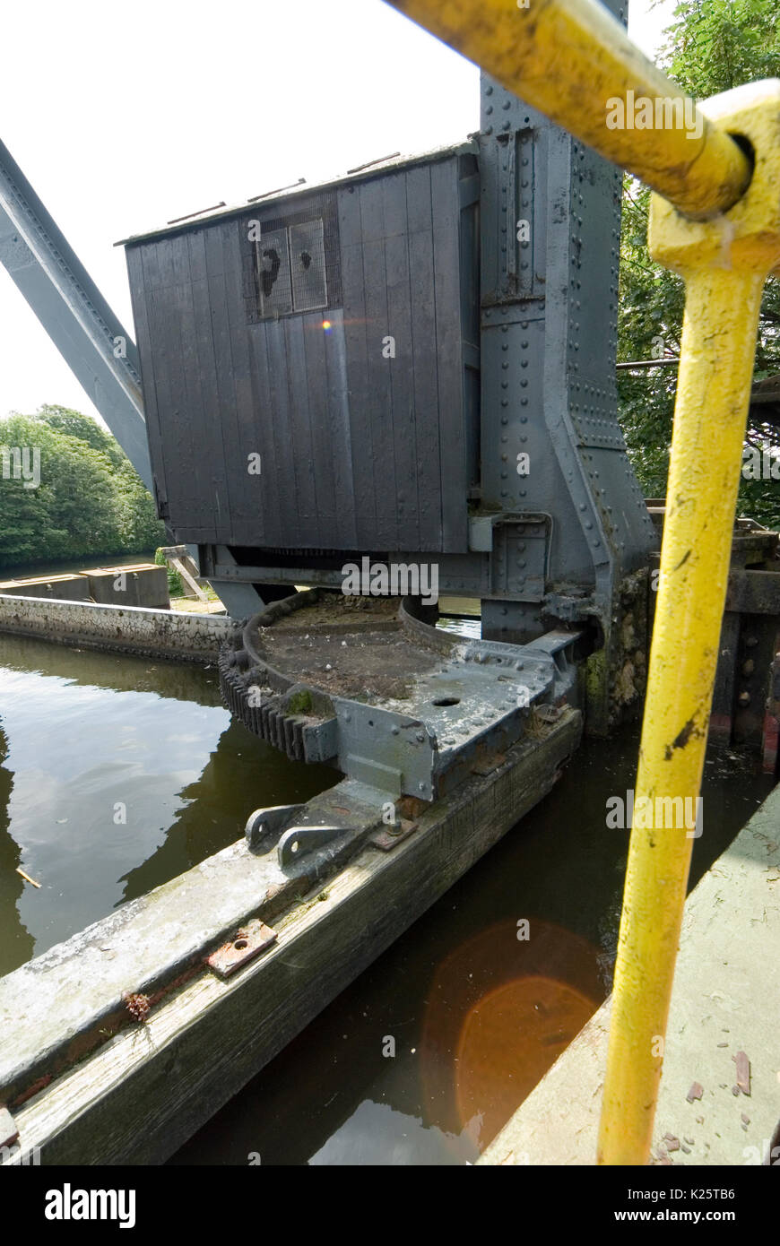 Barton Aqueduct bridge taking the Bridgewater Canal over the Manchester ...