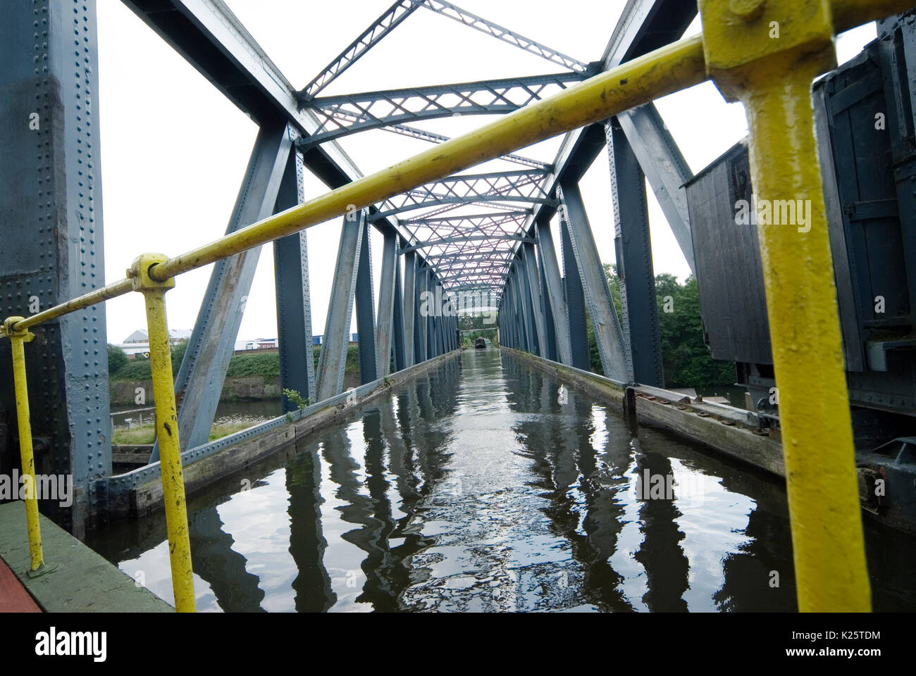 Barton Aqueduct bridge taking the Bridgewater Canal over the Manchester ...