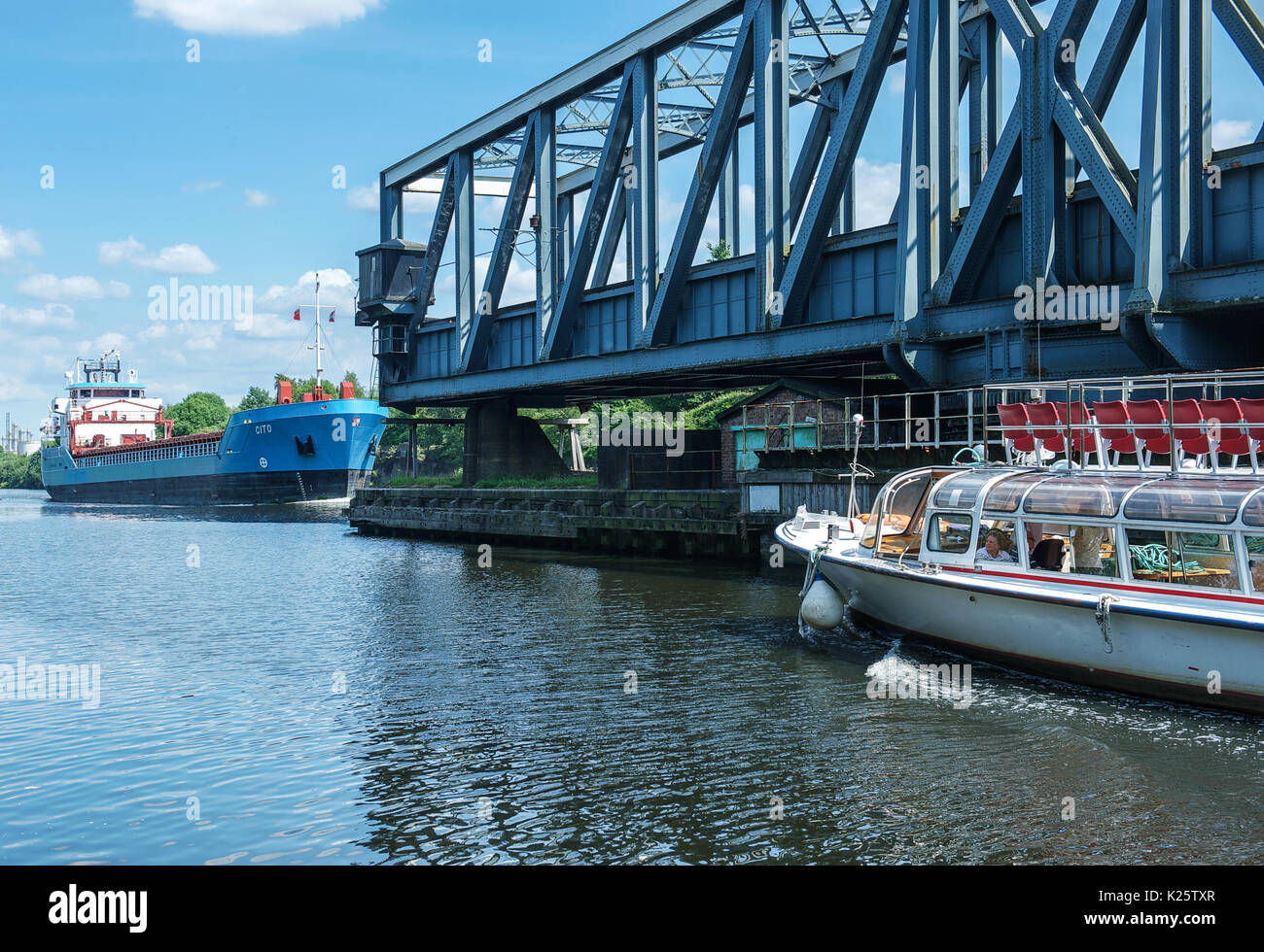 Barton Aqueduct bridge taking the Bridgewater Canal over the Manchester ...