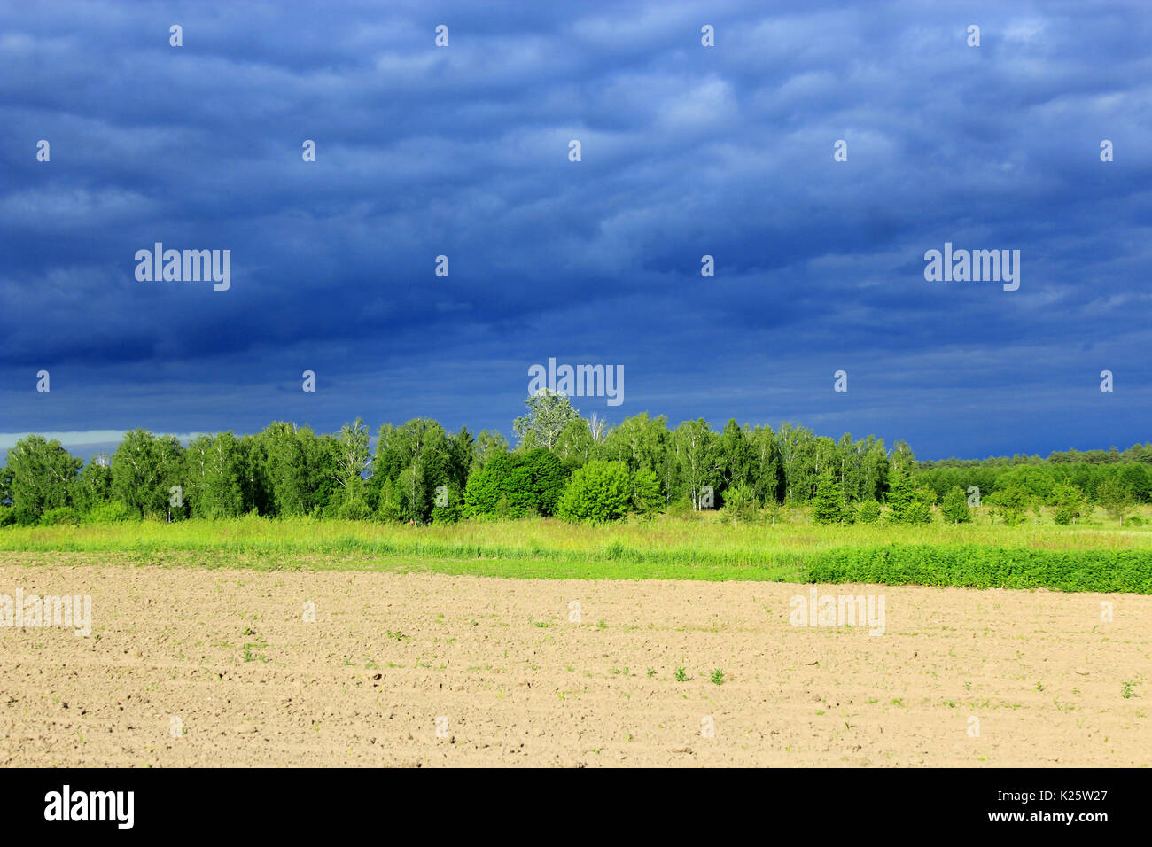 Dark thundercloud High Resolution Stock Photography and Images - Alamy