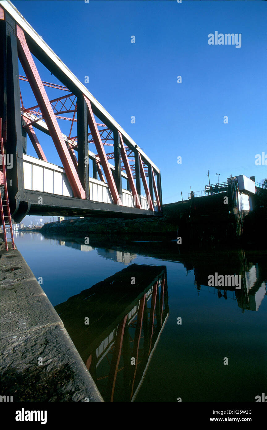 Barton Aqueduct bridge taking the Bridgewater Canal over the Manchester ...