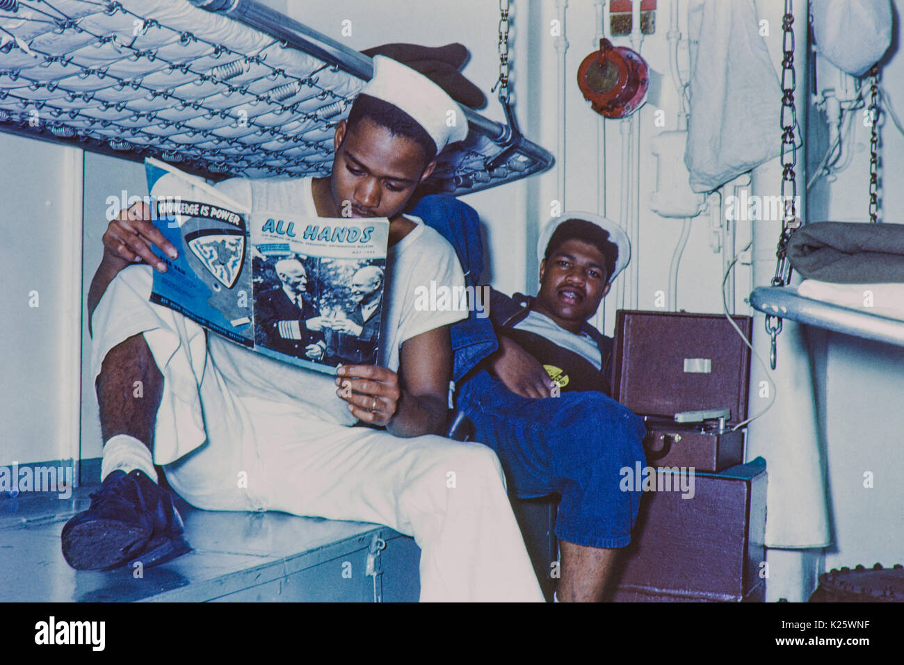 African american us navy sailor hi-res stock photography and images - Alamy