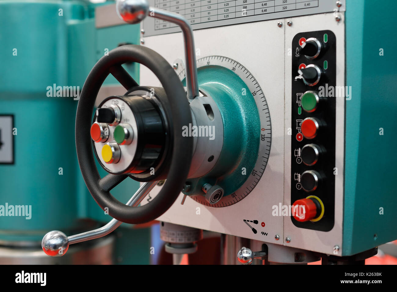 Vertical milling machine hi-res stock photography and images - Alamy