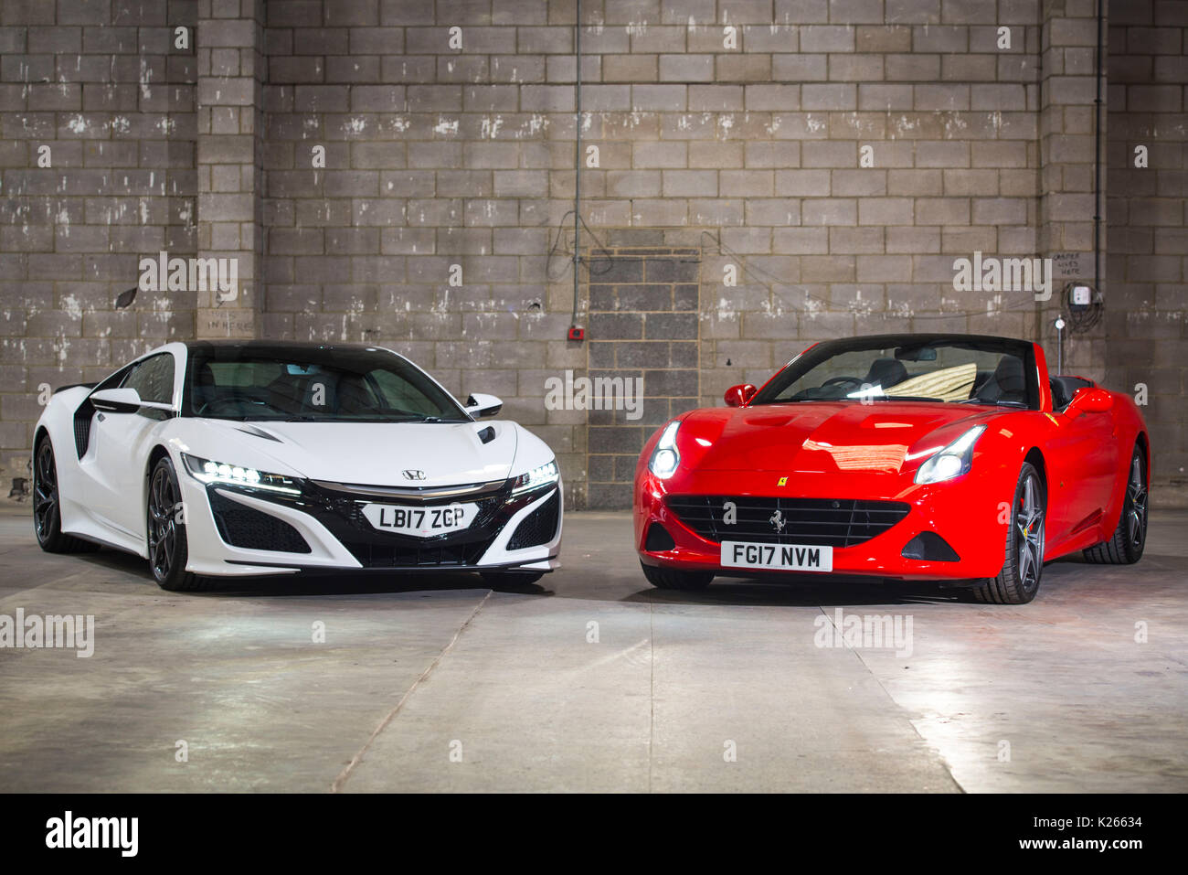 Honda NSX and Ferrari California Stock Photo - Alamy