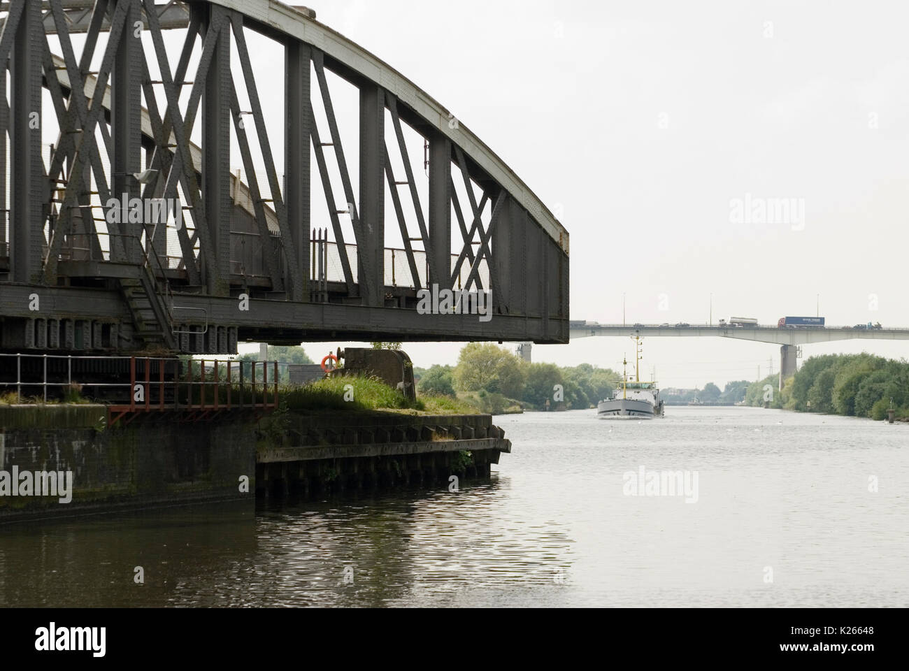 Barton Aqueduct bridge taking the Bridgewater Canal over the Manchester ...