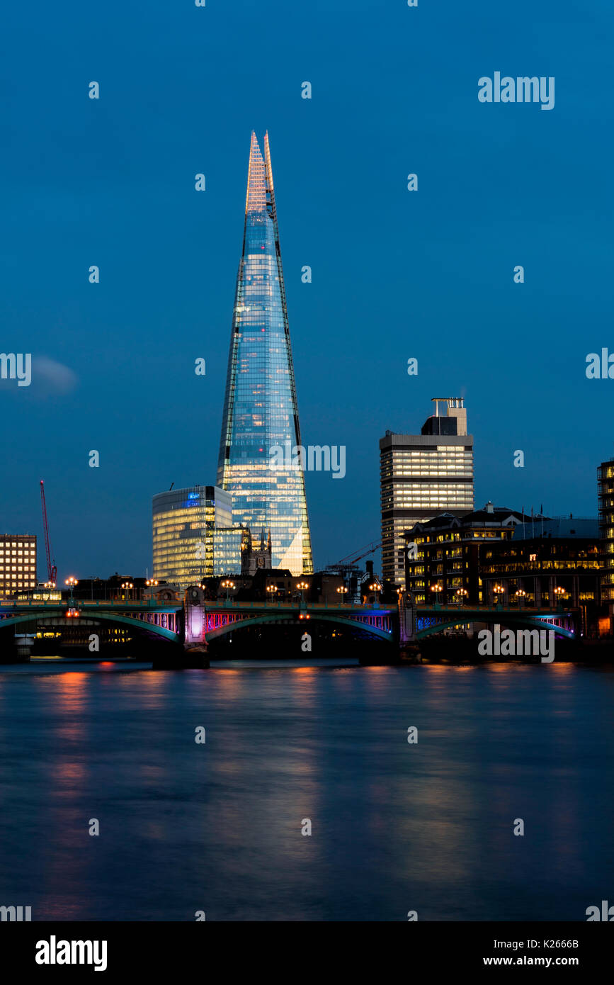London bridge night shard hi-res stock photography and images - Alamy