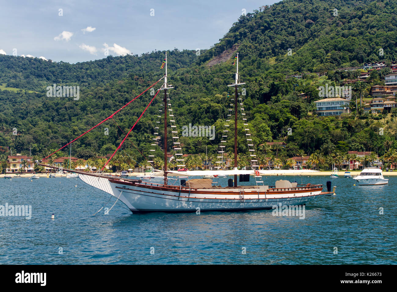 Sloop hi-res stock photography and images - Alamy
