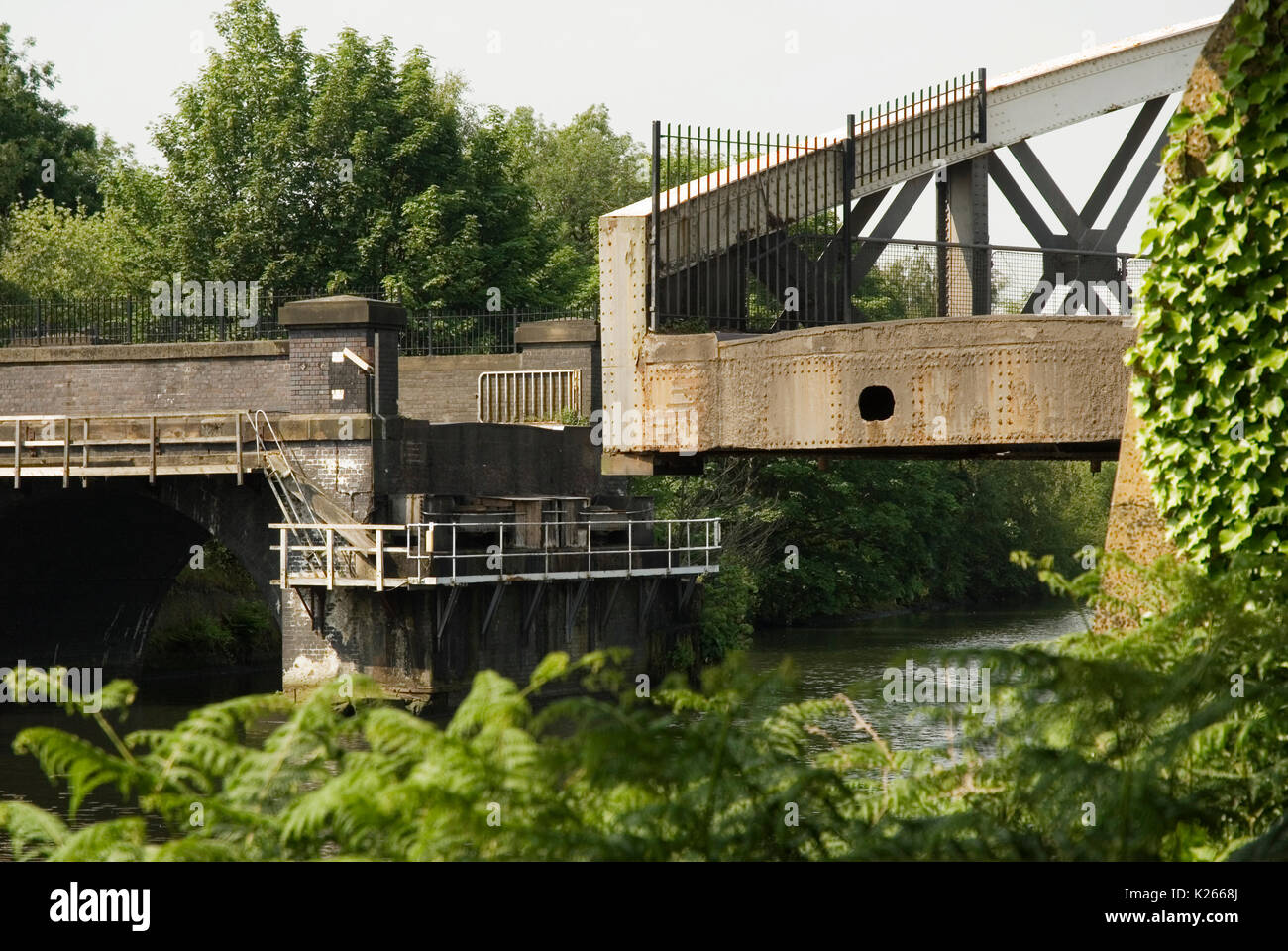 Barton Aqueduct bridge taking the Bridgewater Canal over the Manchester ...