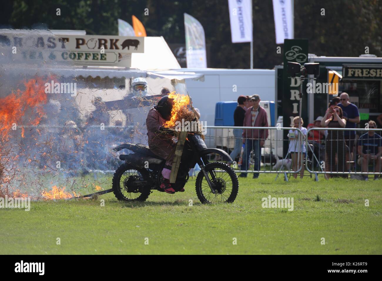 Motorbike jumping through fire hi-res stock photography and images - Alamy