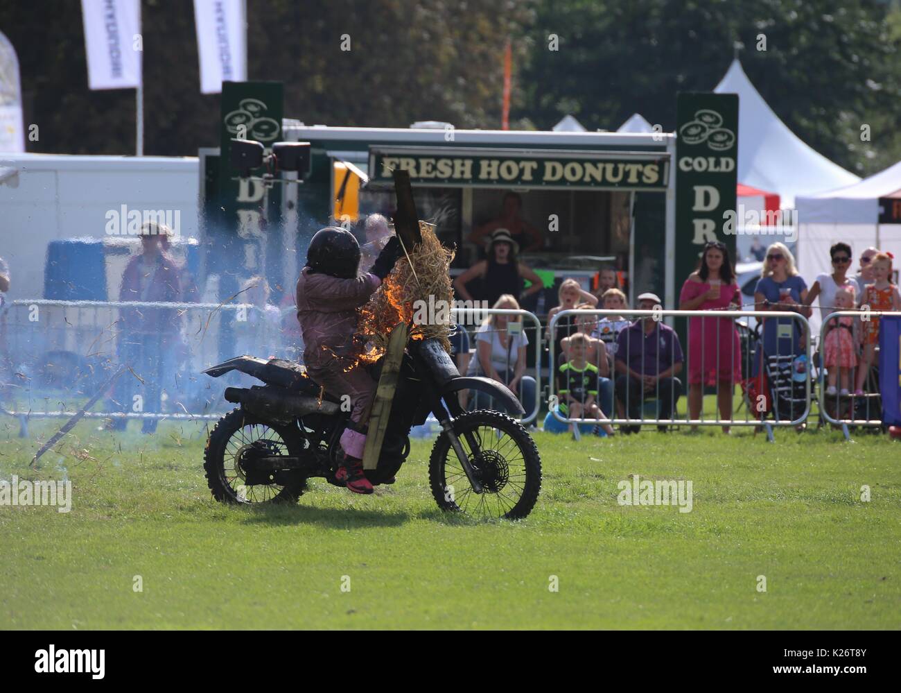 Motorbike jumping through fire hi-res stock photography and images - Alamy