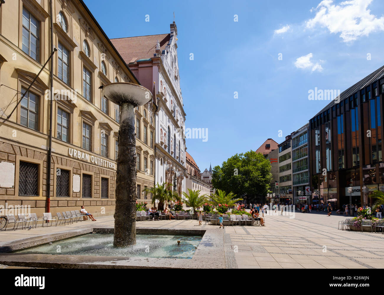 Richard-Strauss fountain, pedestrian zone, Neuhauser Straße, old town ...