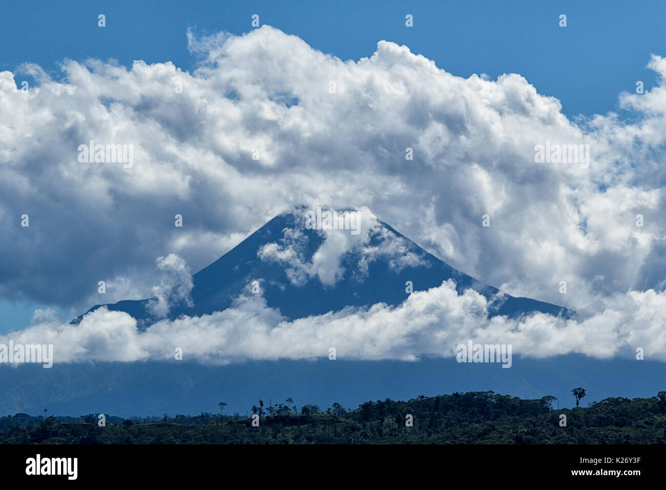 Sumaco volcano hi-res stock photography and images - Alamy