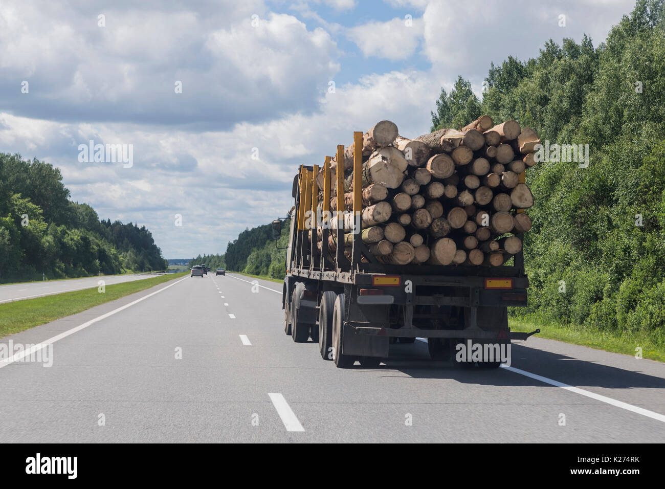Tree lorry delivery hi-res stock photography and images - Alamy