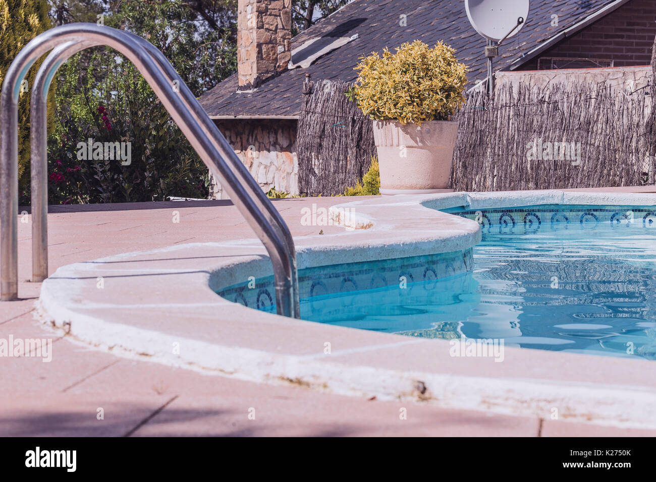 Outdoor luxury swimming pool private hi-res stock photography and ...