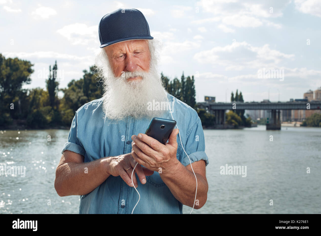 Grandfather cellphone hi-res stock photography and images - Alamy