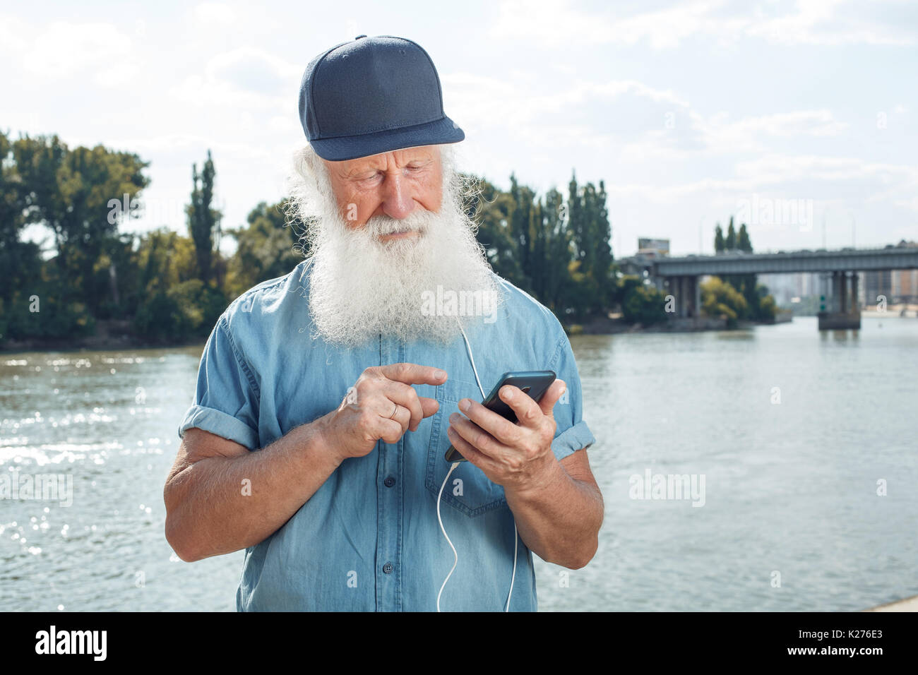 Old man talking on the phone Stock Photo - Alamy