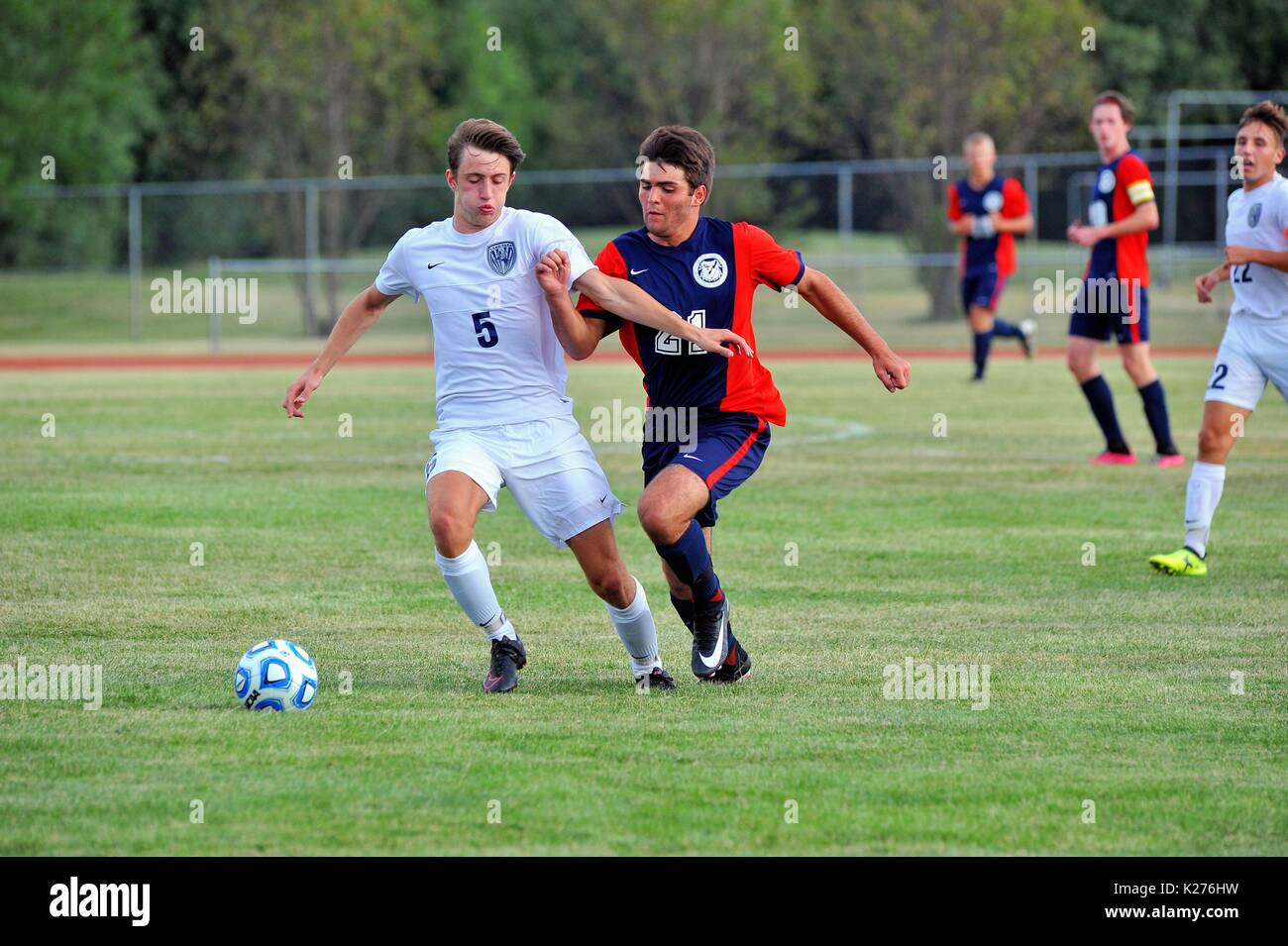 High school boys football match hi-res stock photography and images - Alamy