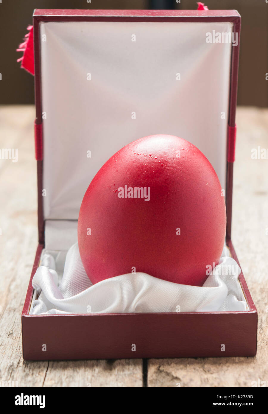 Red egg hi-res stock photography and images - Alamy