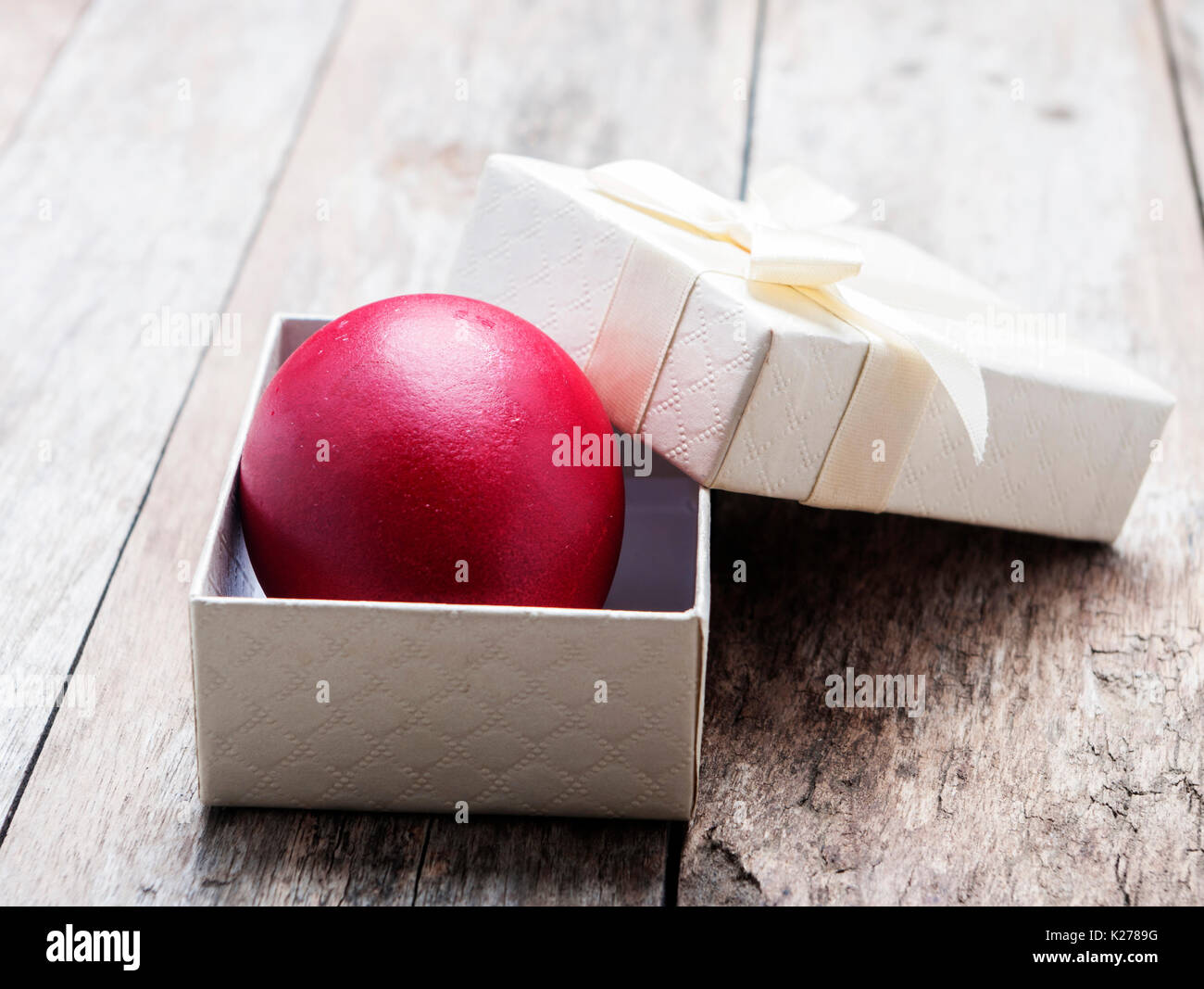 Red egg hi-res stock photography and images - Alamy