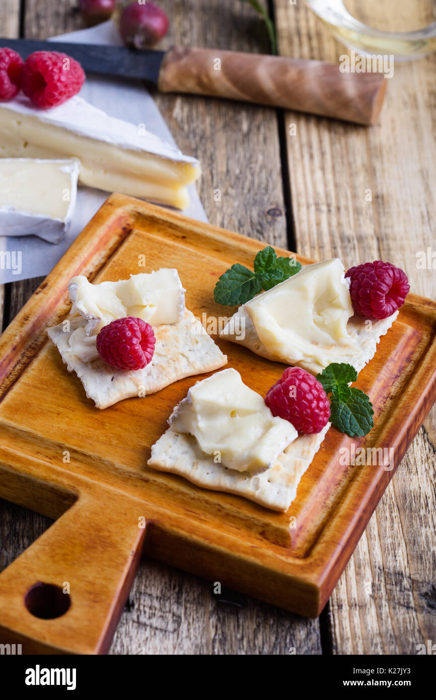 Brie on crackers hi-res stock photography and images - Alamy