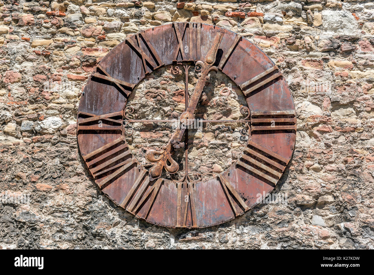 Ancient clock hi-res stock photography and images - Alamy