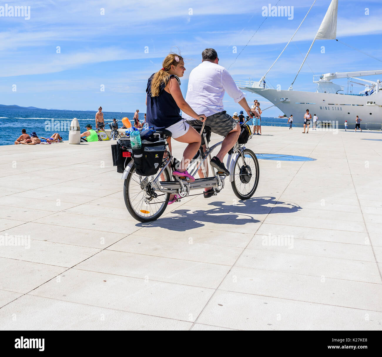 Couple tandem bike hi-res stock photography and images - Alamy