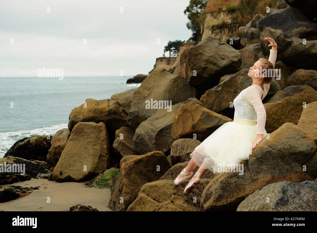 Teen Girl Ballet Dancer Sitting High Resolution Stock Photography and ...