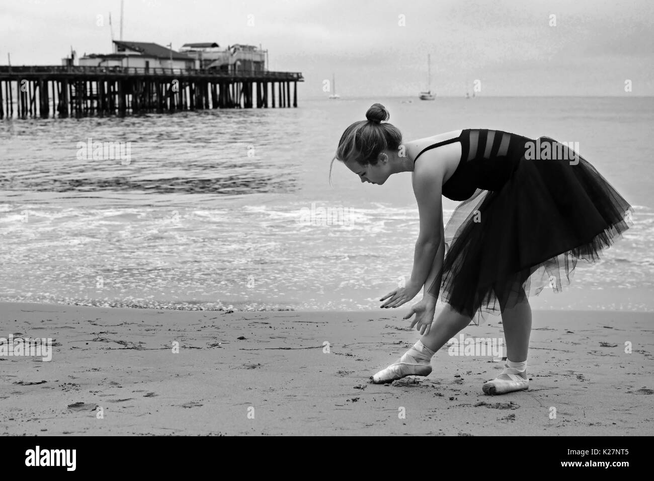 Ballet on beach hi-res stock photography and images - Alamy