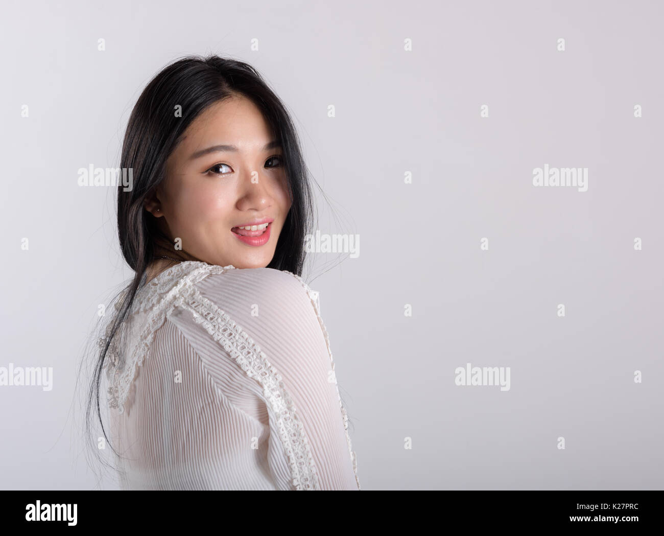 Girl looking back hi-res stock photography and images - Alamy