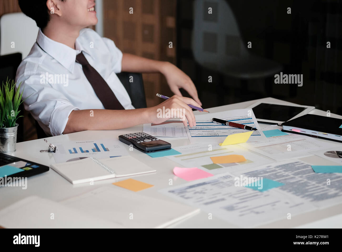 Asian businessman hi-res stock photography and images - Alamy