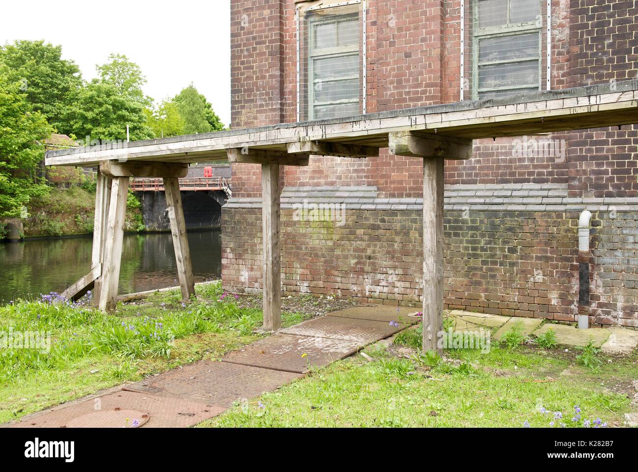 Barton Aqueduct bridge taking the Bridgewater Canal over the Manchester ...