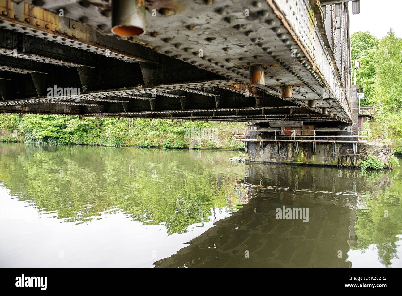 Barton Aqueduct bridge taking the Bridgewater Canal over the Manchester ...