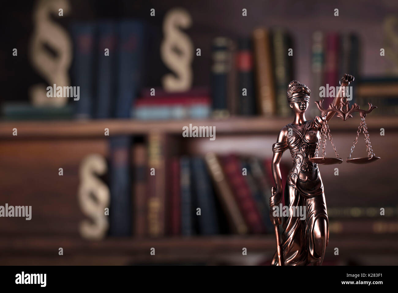 Justice symbols themis scales hi-res stock photography and images - Alamy