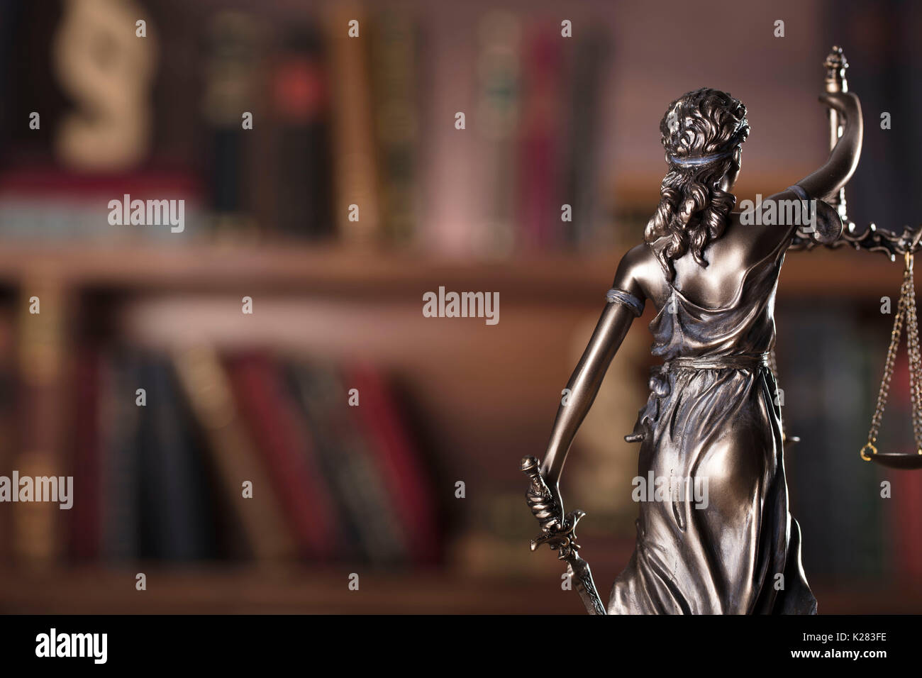 Contract law symbols hi-res stock photography and images - Alamy