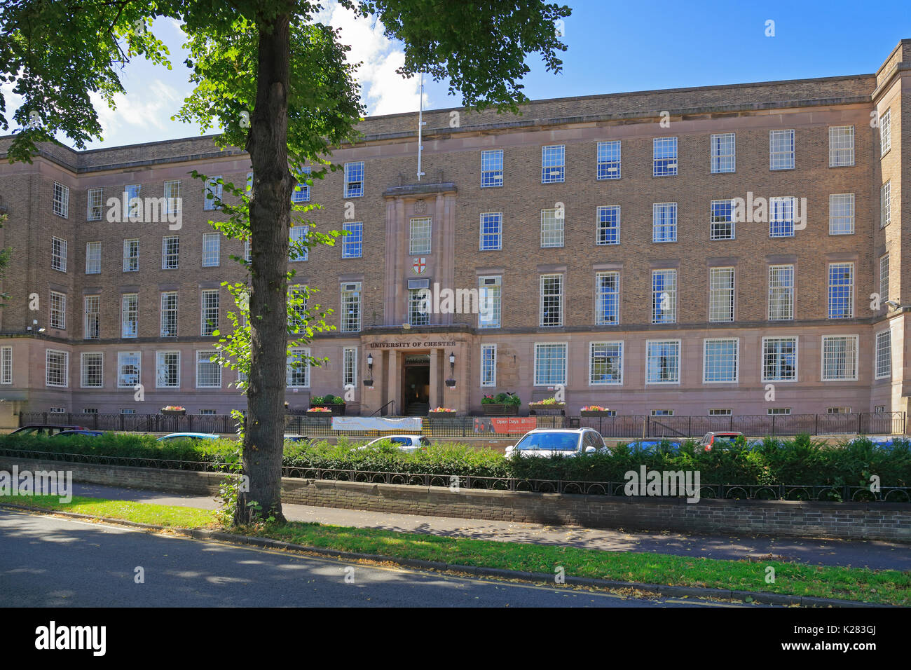 University of chester riverside campus hi-res stock photography and ...