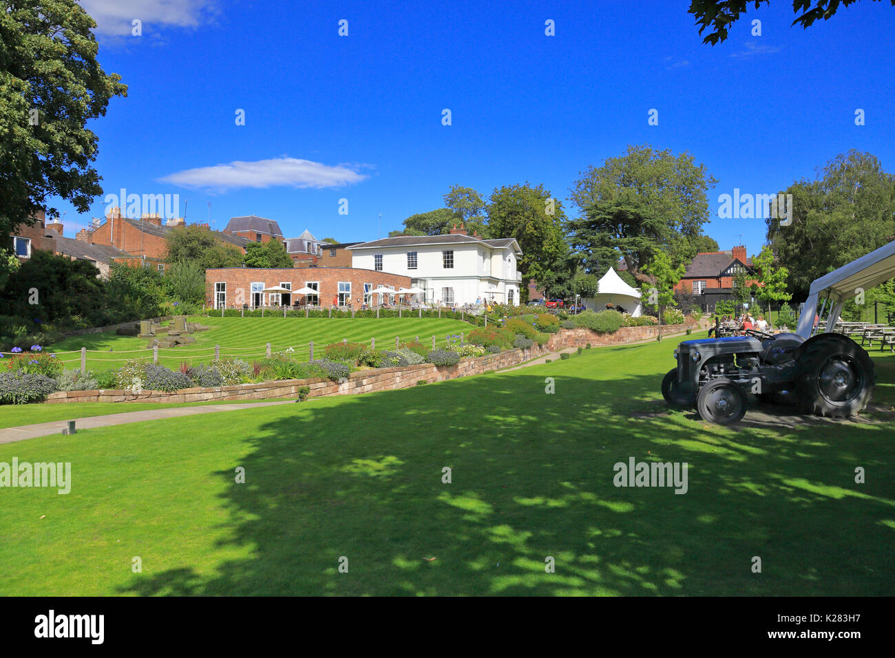 The Architect pub and garden, Chester, Cheshire, England, UK Stock ...