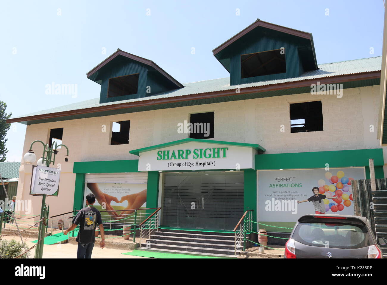 Srinagar, India. 28th Aug, 2017. Sharp sight (Group of Eye Hospital ...