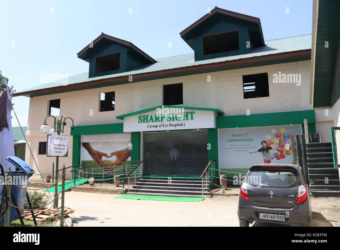 Srinagar, India. 28th Aug, 2017. Sharp sight (Group of Eye Hospital ...
